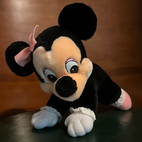 crawling minnie